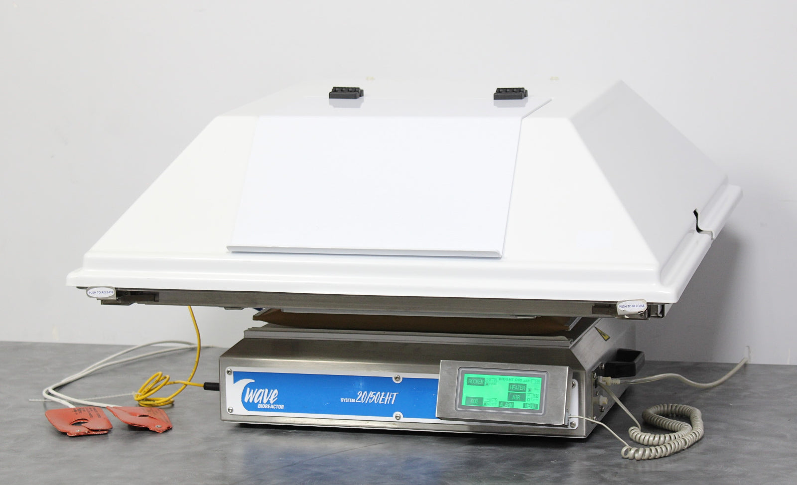 GE Wave Bioreactor 20/50EHT Rocker CO2 In & 50L Heated Holder w/ Lid