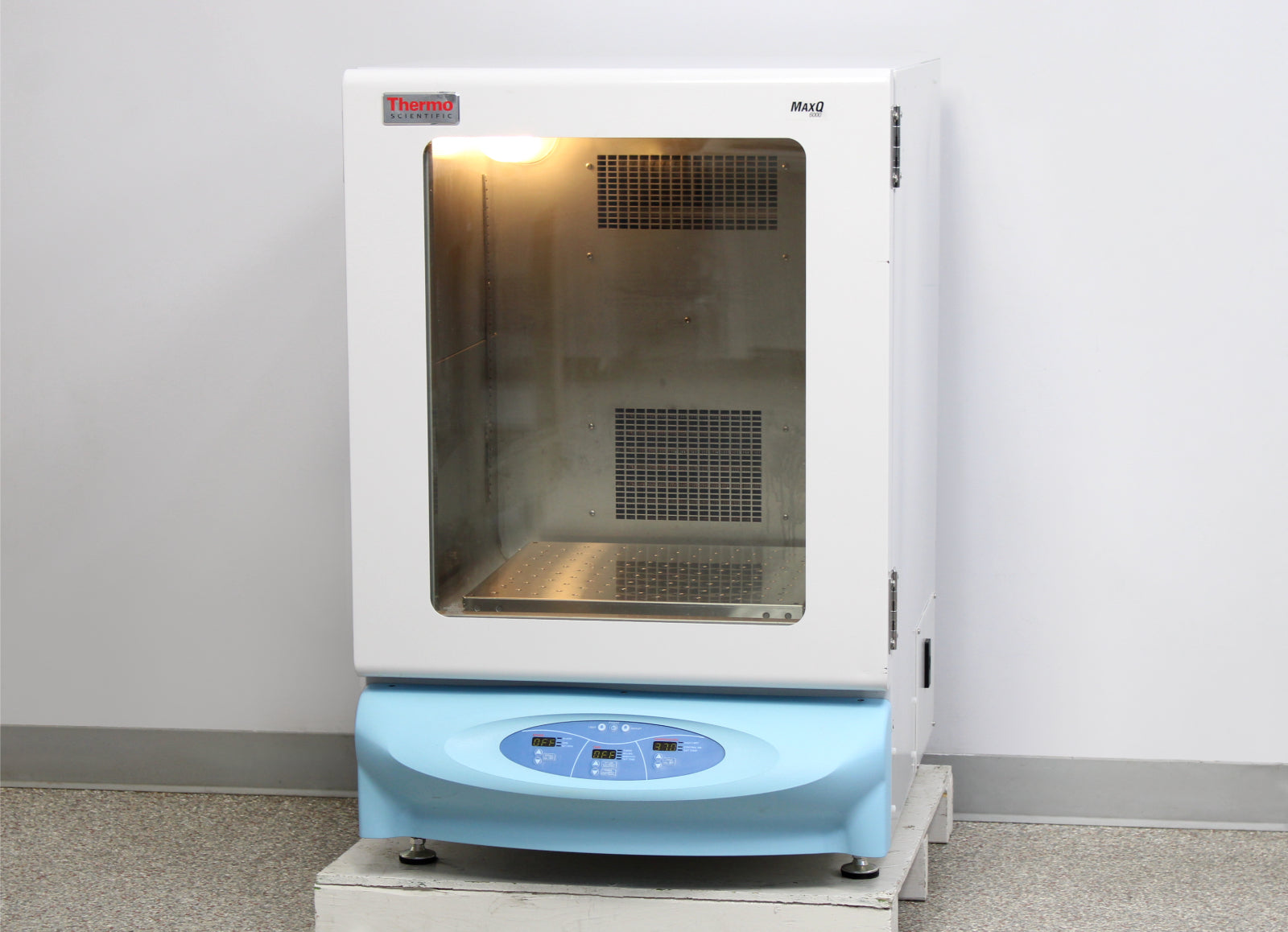 Thermo Scientific MaxQ 6000 SHKE6000-7 Refrigerated Incubator Shaker 4